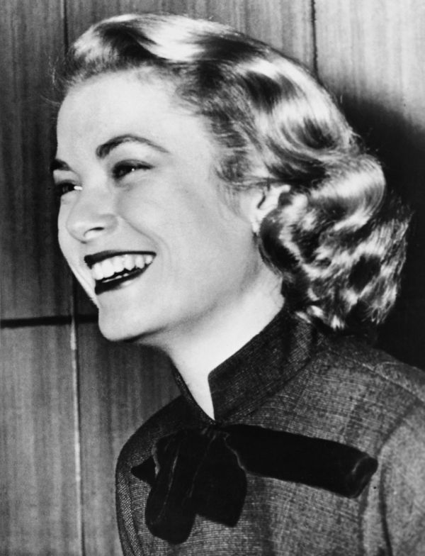 Monako princis Alberts II nopeļ filmu par Greisu Kelliju | LA.LV