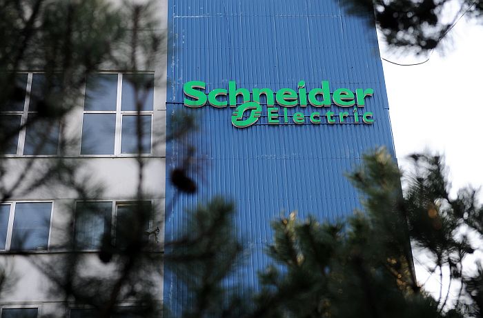 “Schneider Electric” investē 10 miljonus eiro jaunas rūpnīcas ...