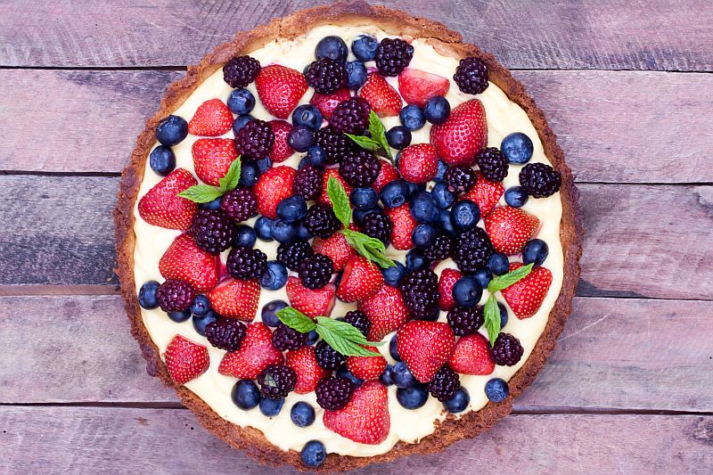 Vasaras ogu pīrāgs. Jūlijas Visockas recepte | LA.LV