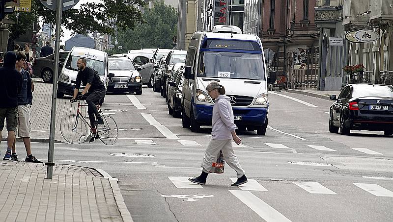 Velojoslas tracina šoferīšus; Ušakovs apsola – būs vēl sliktāk | LA.LV