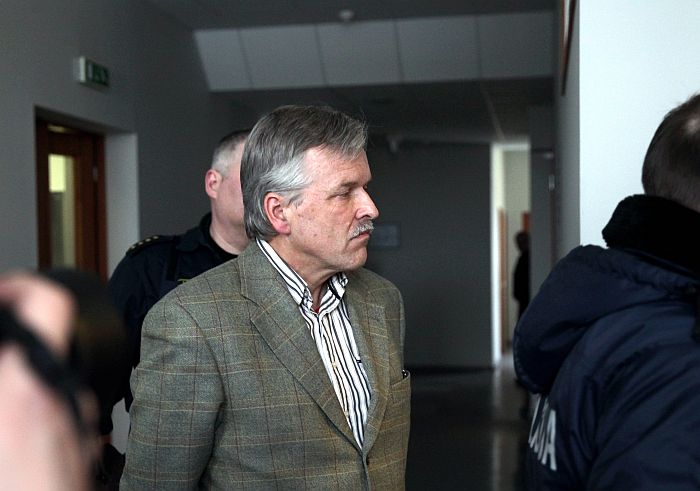 “Zolitūdes traģēdijas lieta”: Sergetu un Gulbi atbrīvo no apcietinājuma ...