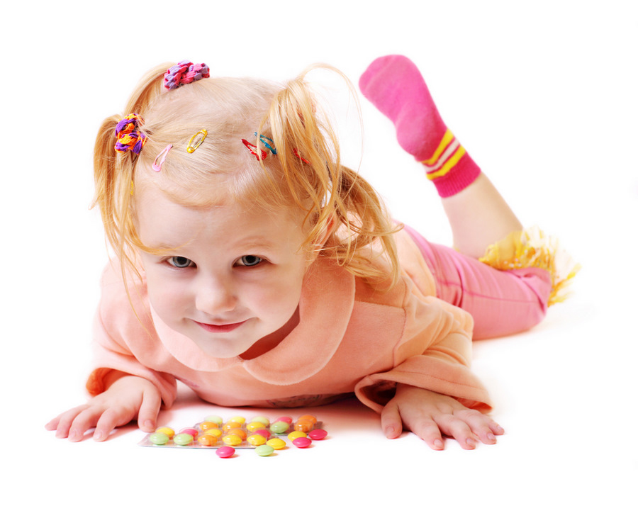 Divus gadus veca meitene saindējas ar medikamentiem | LA.LV