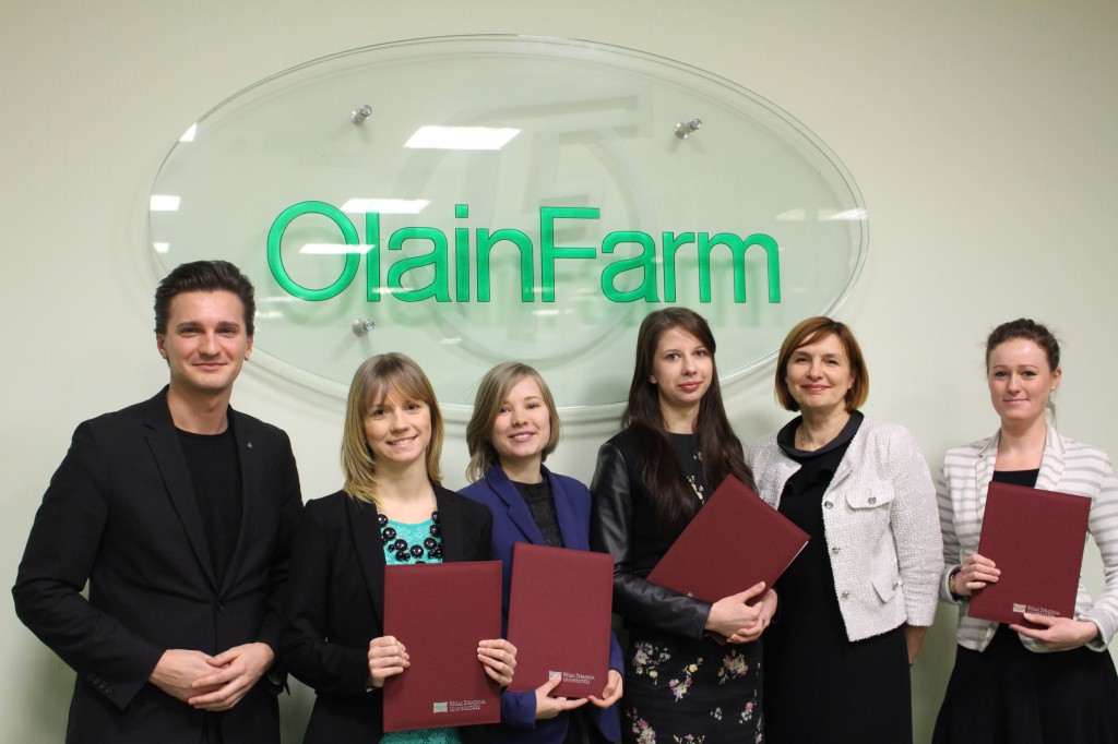 RSU farmācijas studentiem pasniegta “Olainfarm” stipendija | LA.LV