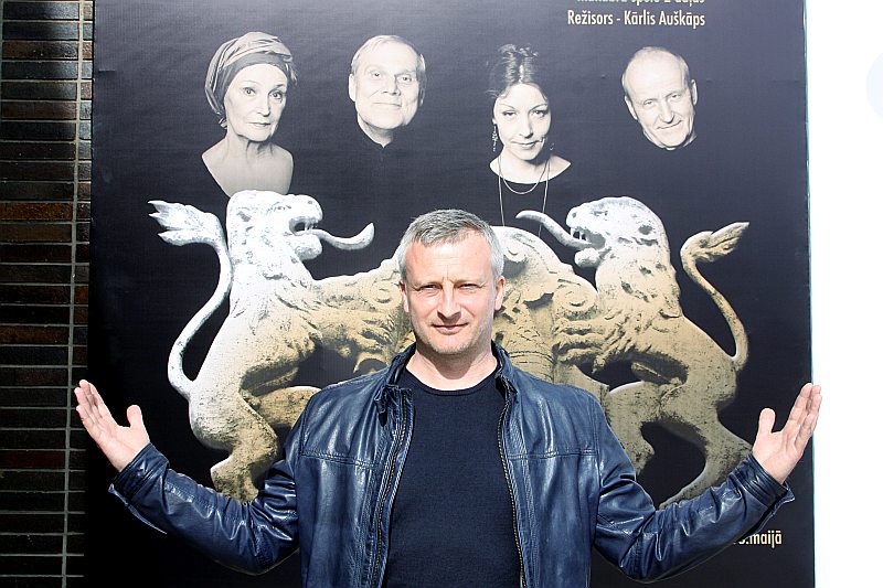 Uzmanīgi ar teātri. Saruna ar scenogrāfu Kristapu Skulti | LA.LV