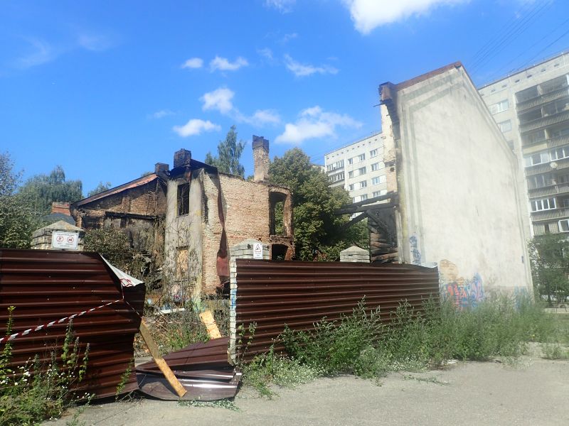 Piespiedu kārtā demontēs naktī degušo Rīgas graustu | LA.LV