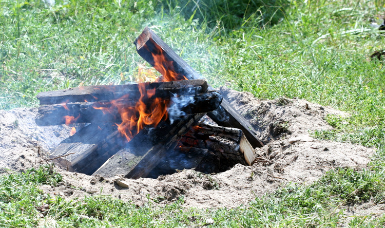 Baiļu pilnās stundas: Ogotāji pārlaiž nakti pie ugunskura | LA.LV