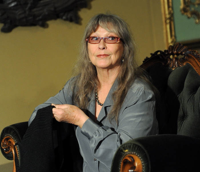 Izsolē pārdos Visocka pēdējo dzejoli un pēcnāves masku | LA.LV