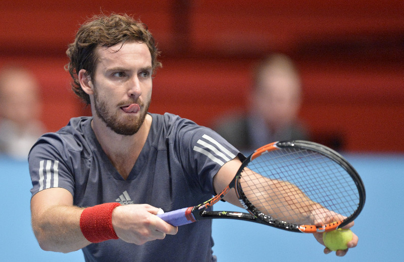 Gulbis uzvar Isneru un sasniedz Vīnes ATP turnīra ceturtdaļfinālu | LA.LV