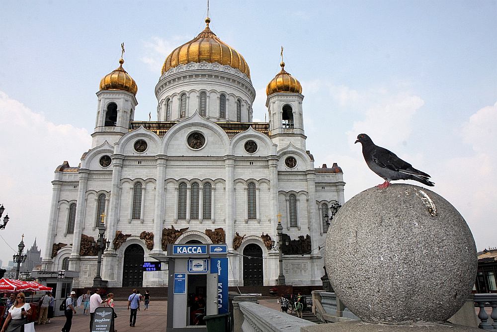 Rietumniekiem mute vaļā: Maskava izklaidē debesīs un virtuāli ...
