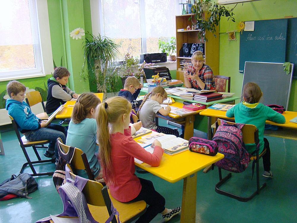 Mazākajā Latvijas pamatskolā – 17 skolēni un 10 skolotāji | LA.LV