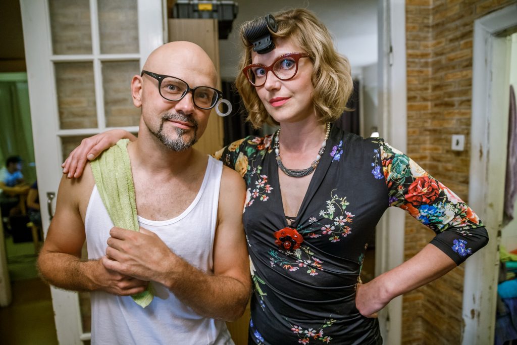 Top latviešu jaunās pikantās komēdijas “Svingeri” finālaina | LA.LV