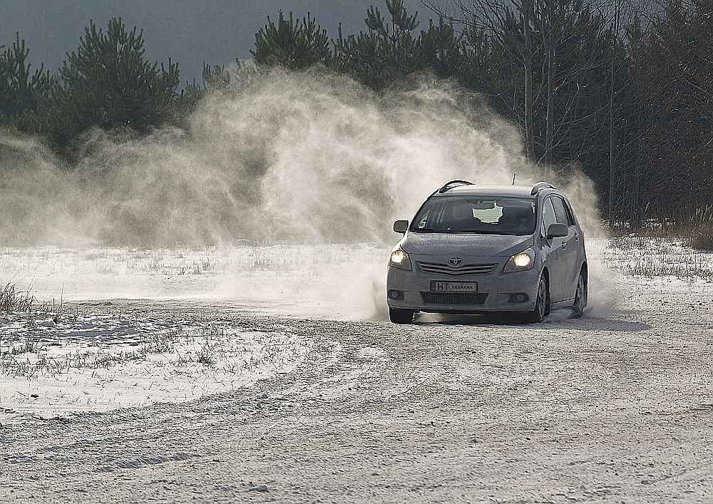 Dažas treniņa stundas ar auto pa sniegu var uzlabot dzīvi | LA.LV