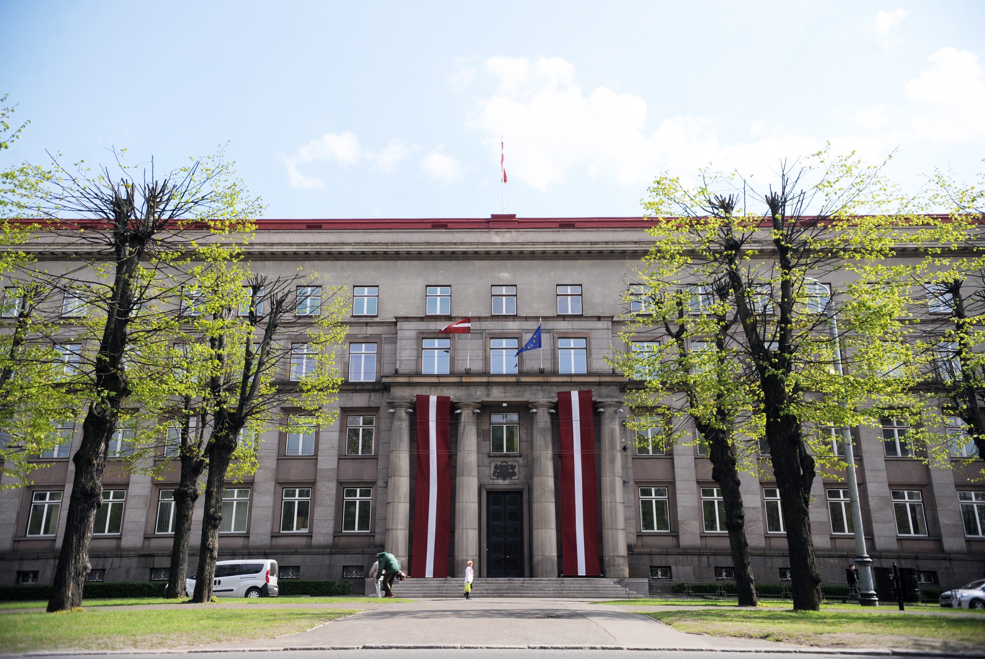 Komentāri | Kulberga valdība nāk ar salātiem! Pie Ministru kabineta ...