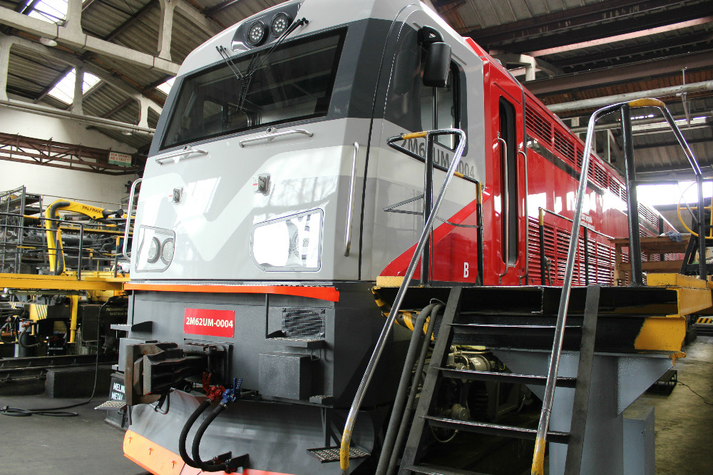 Ekspluatācijā pieņemta otra modernizētā dīzeļlokomotīve 2M62UM | LA.LV