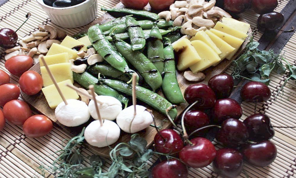 Krāsainā siera plate. Ideāla piknikam vai dārza ballītei | LA.LV