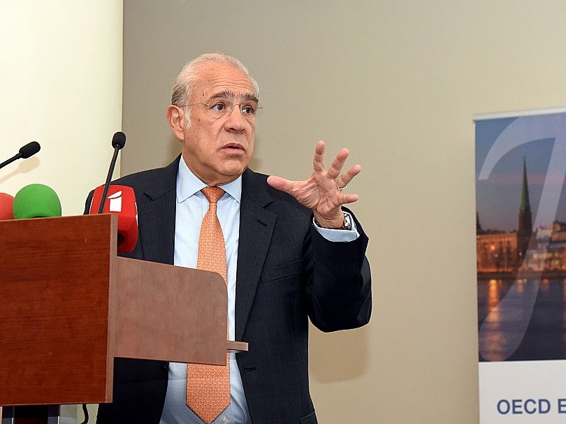 Bagātnieki neļauj apdalīt trūcīgos | LA.LV