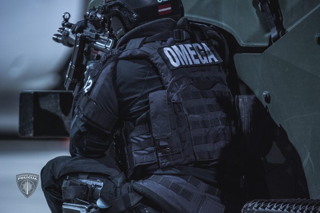 Rīgā aiztur narkotirgoņu grupu, kura vielu izplatīšanai izmantojusi ...