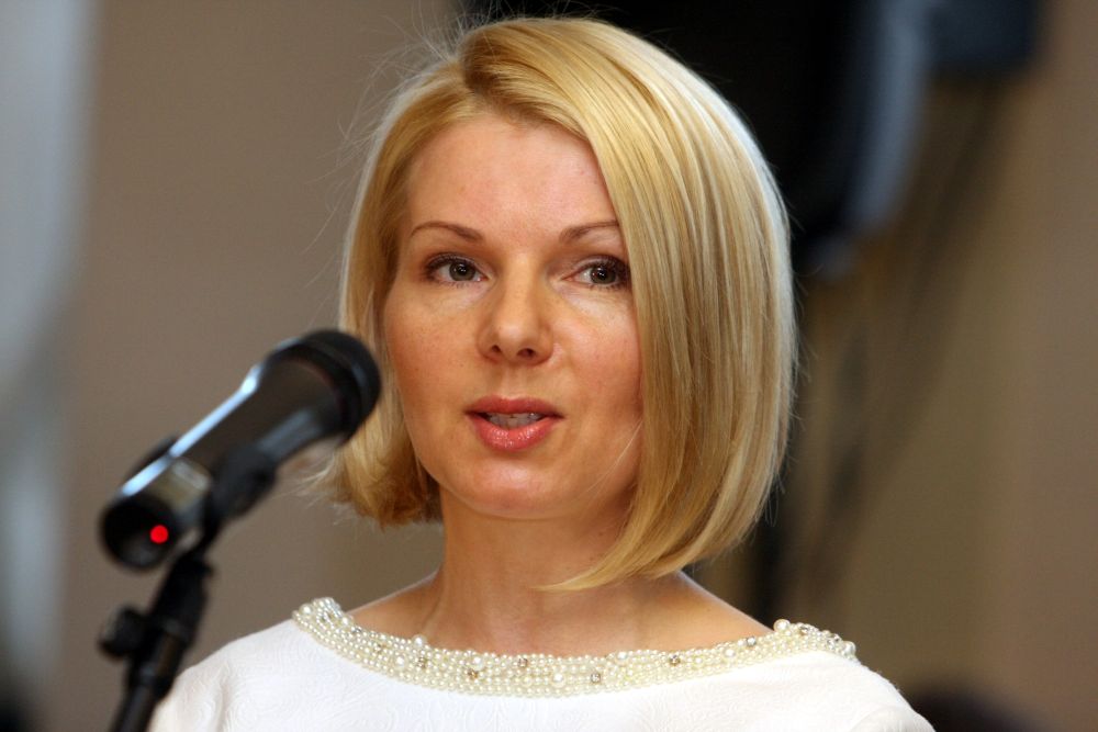 Eksprezidenta Bērziņa bijusī sieva Dace Seisuma algas dienā saņem 430 ...