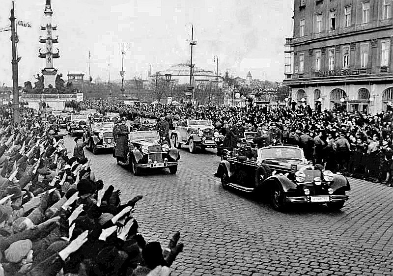 1938. gada 13. martā. Hitlers “sniedz palīdzīgu roku” | LA.LV