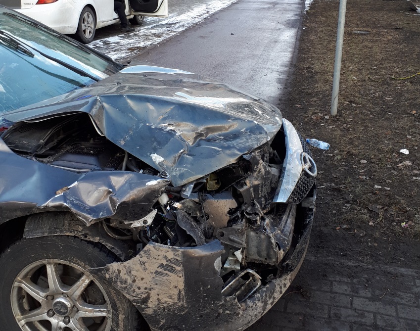 Tukuma novadā autoavārijā cietusi maza meitene | LA.LV