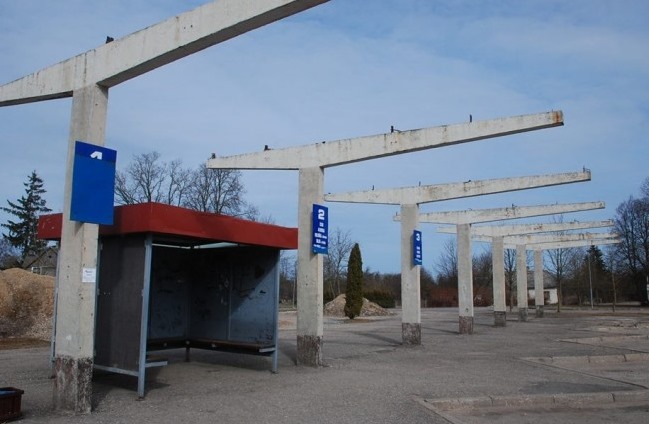 Aizputes autoosta tikusi pie iesaukas – “karātavas” | LA.LV