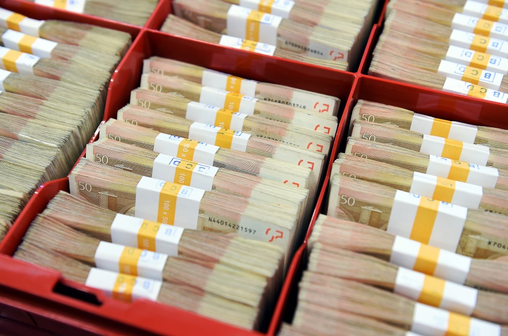 Cīņā pret naudas atmazgāšanu Latvijai nosaka pastiprinātu kontroles ...