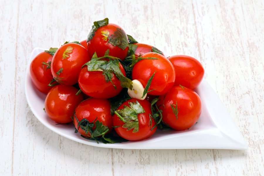 Tomāti jāņogu sulā. Īpaši aromātiska marinādes recepte | LA.LV