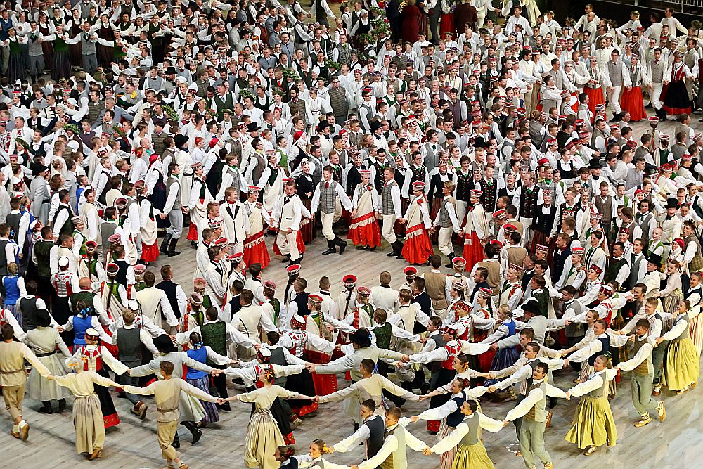 FOTO, VIDEO: Izskanējis koncerts “Vēl simts gadu dejai” | LA.LV