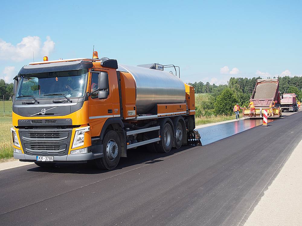 Klāj lētus pretputekļu ceļus. Kad ar smaidu jāpieņem taupība | LA.LV