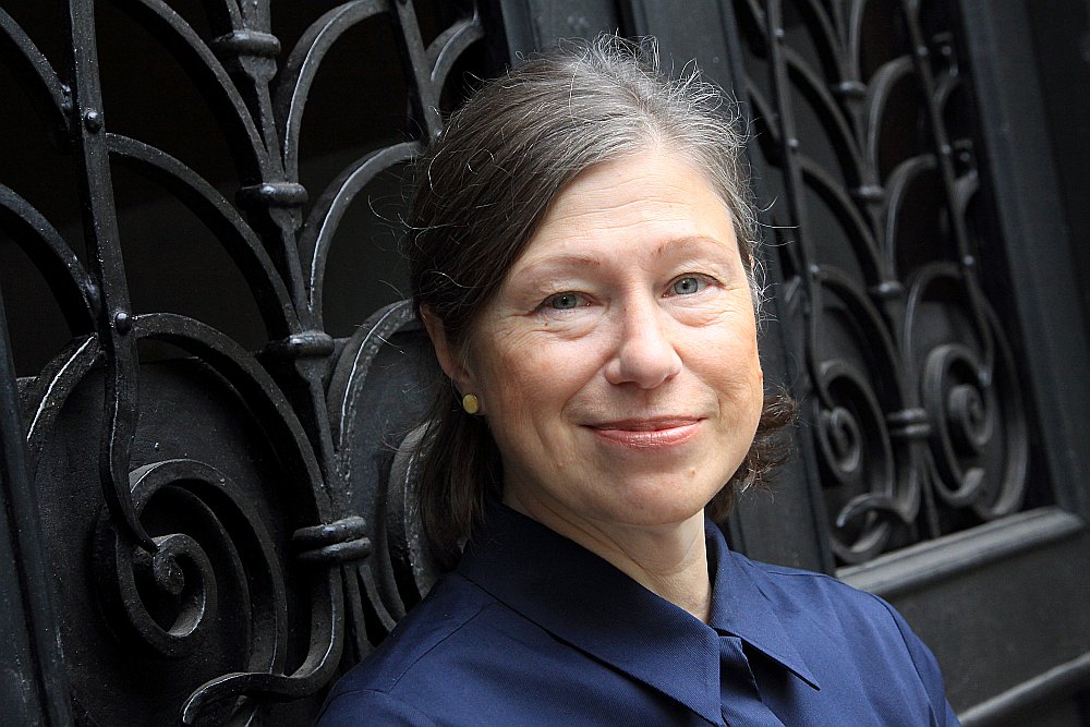 Rakstniece un publiciste Rudīte Kalpiņa radījusi pieminekli Ragaciema ...