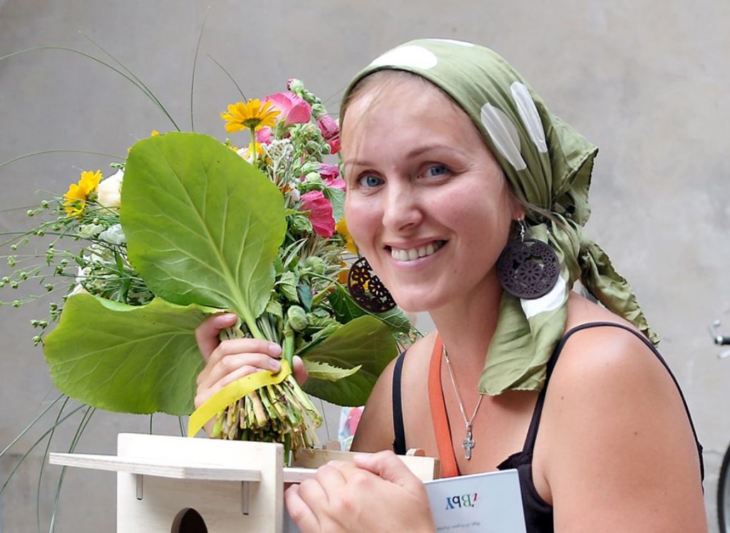 Rakstniece Andra Manfelde atgriezusies Liepājā un gatavojas meitas ...