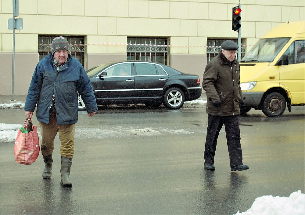 Un nu viņi iet… Bīstamie gājēji Latvijā | LA.LV