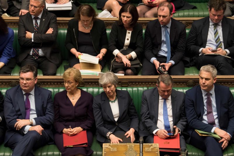 Britu mārciņas vērtība aug cerībā uz “Breksita” atlikšanu | LA.LV