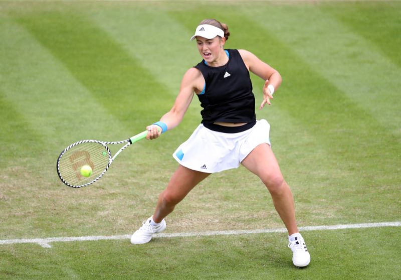 Aļonai Ostapenko svārku krāsa netraucē uzvarēt | LA.LV