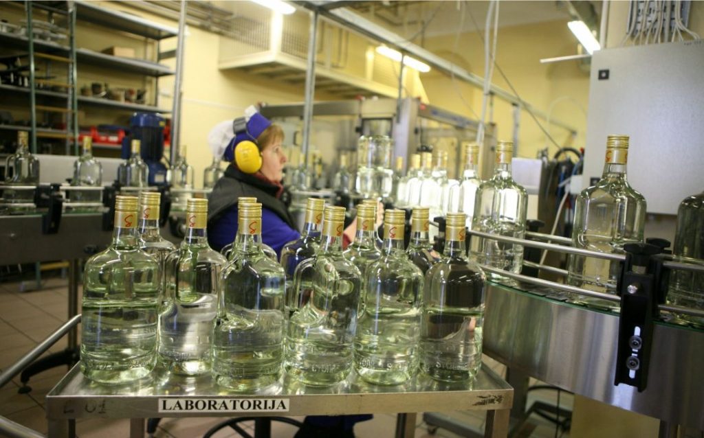 Spirta ražošana divos mēnešos Latvijā augusi 3,1 reizi | LA.LV