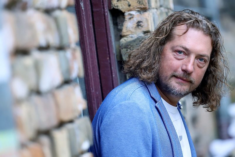 Komponists Kārlis Lācis par vairāk nekā pusmiljonu eiro iegādājies māju ...