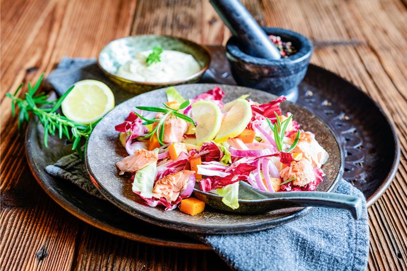 Kūpinātās foreles salāti | LA.LV