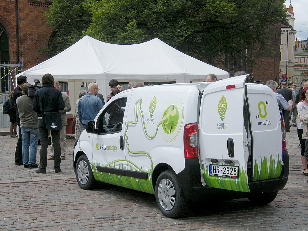 Nebraukt? Braukt mazāk? Vai censties to darīt citādi? | LA.LV