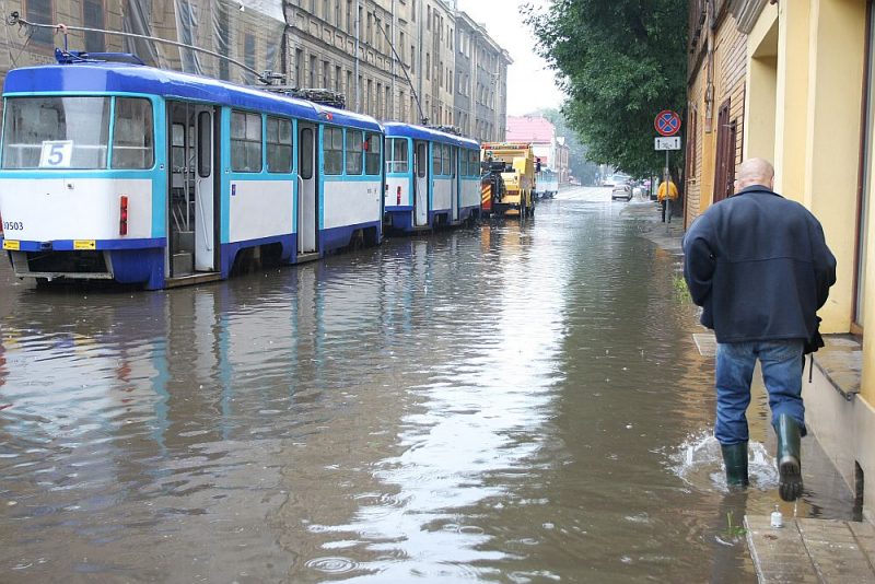 Lietus plūdi kļūs biežāki. Vai Latvijai draud applūšana? | LA.LV