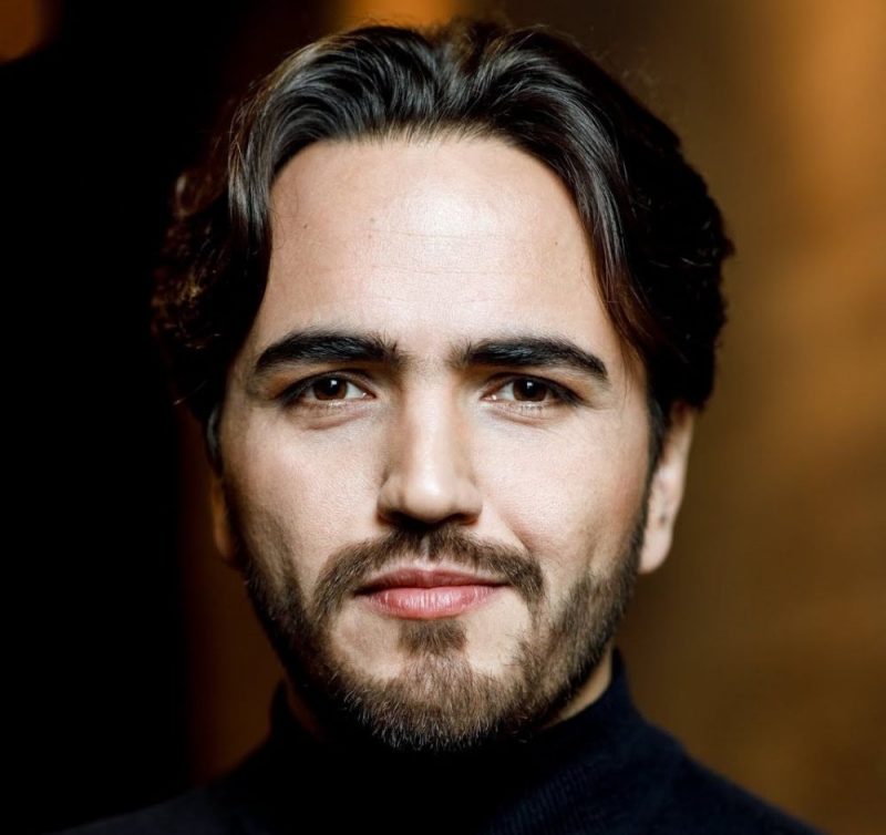 Operā “Madama Butterfly” LNOB pirmo reizi tenors Rodrigo Porras Garulo ...