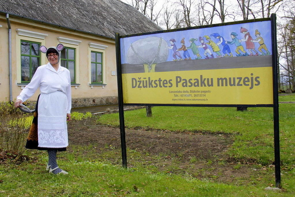 Tukuma muzejs turpina veidot Džūkstes Pasaku muzeja dārzu | LA.LV