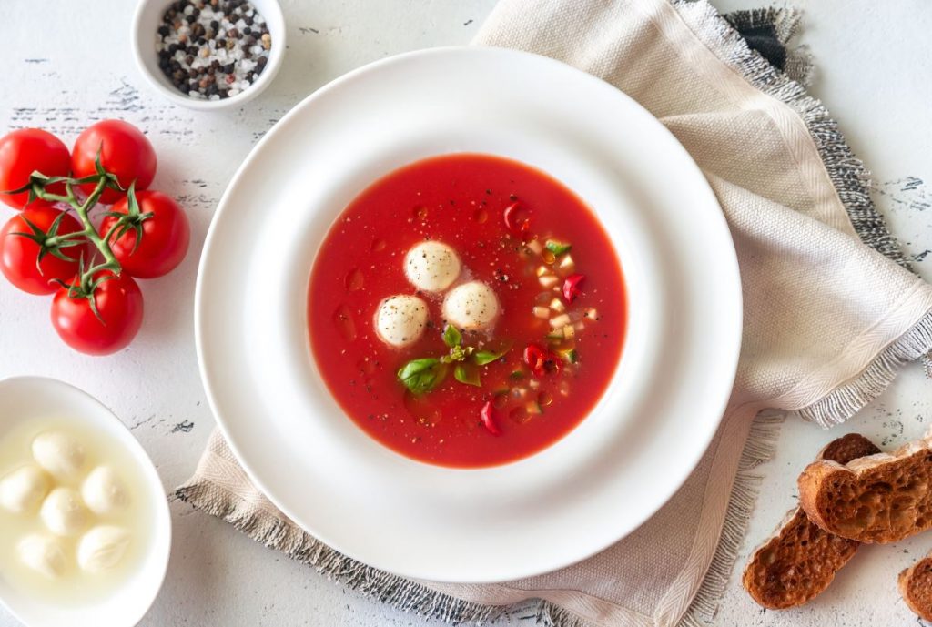 VIDEO. 3 vislabākās auksto zupu receptes: gardas un neparastas | LA.LV