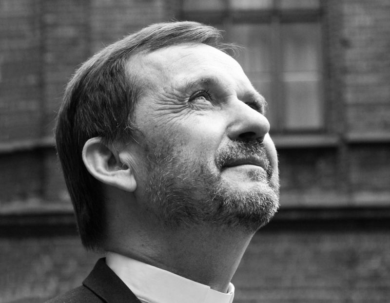 “Novēlēja mums labu nakti. Un nepamodās…” Arhibīskapa Vanaga dēls Gatis ...