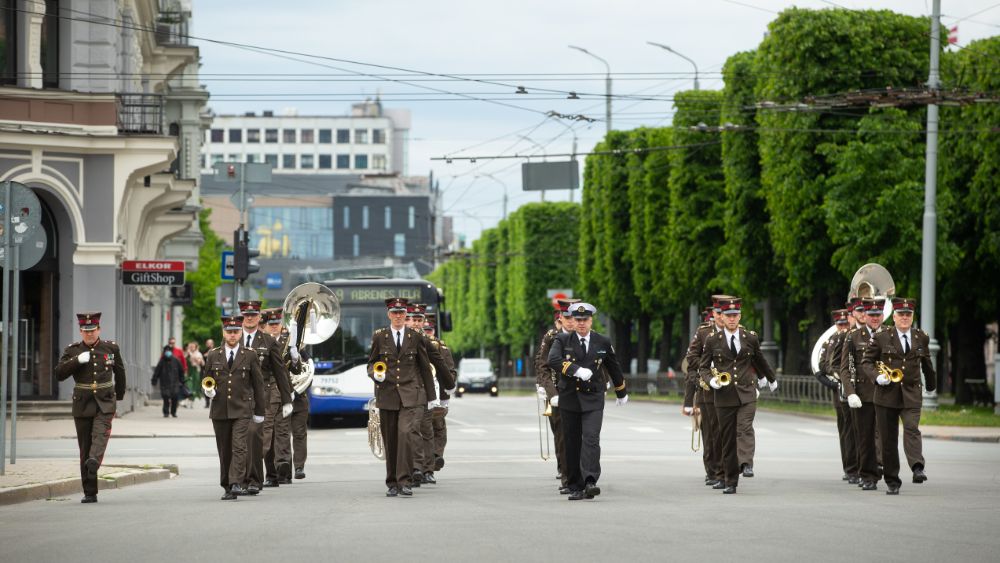 Godinot Latvijas valsts himnas simtgadi, bruņotie spēki sarīko ...