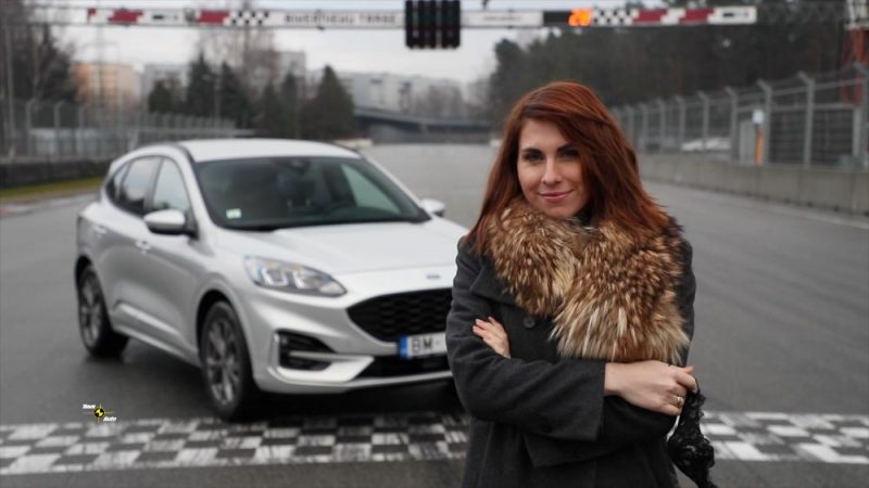 Sanda Dejus izmēģina jauno “Ford Kuga” | Kokteilis.lv