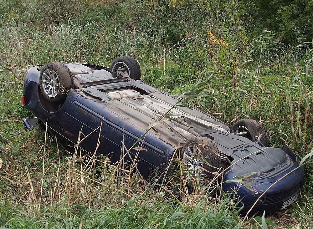 Pietika sasniegt 100 un tizlā manevrā apvienot stūrēšanu ar bremzēšanu ...