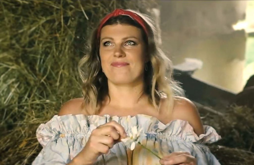 FOTO. TV šovu zvaigzne Magone Šutoviene krasi mainījusi vizuālo tēlu ...