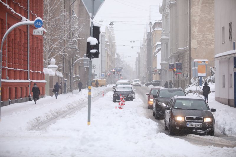 Ziema uzbrukusi Rīgas domei: vāc parakstus par Staķa un Ķirša ...