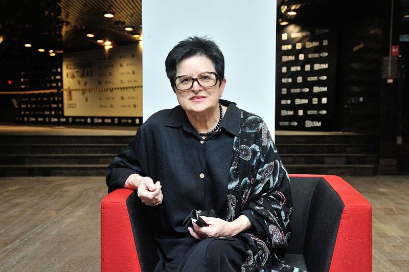 “Notiek karš par cilvēku apziņu”. Saruna ar dzejnieci Māru Zālīti | LA.LV