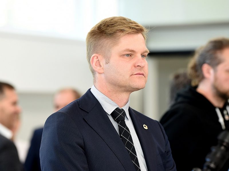 Ja Eglītis mūs izpestīs no sociālās katastrofas, posta, trūkuma un bada ...